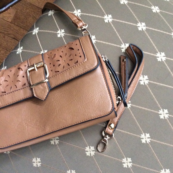 Bags | Stunning Tan Cross Body Leathereveryday Bag | Poshmark
